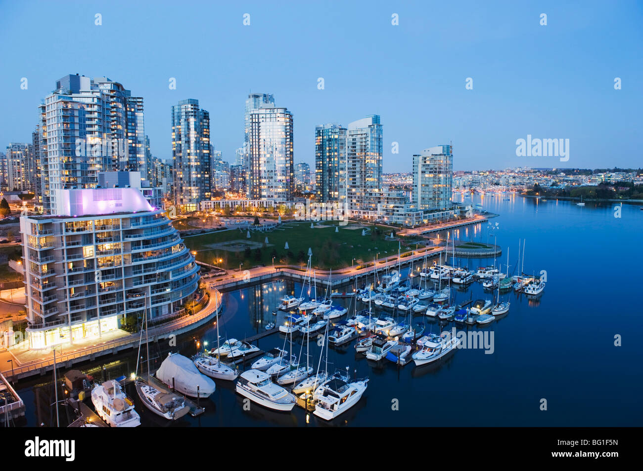 Waterfront water boats hi-res stock photography and images - Alamy