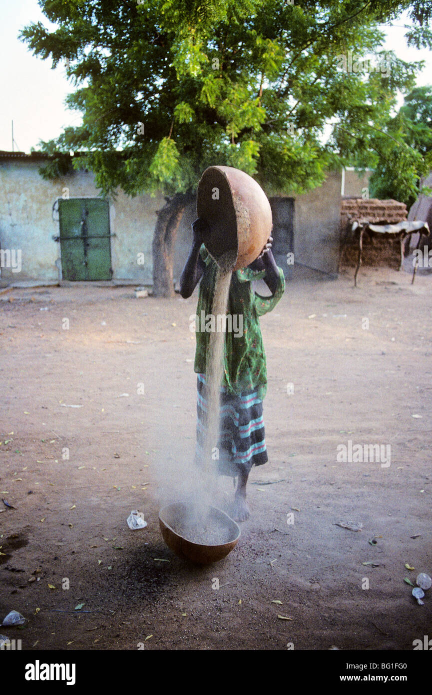 Dropped bowl hi-res stock photography and images - Alamy
