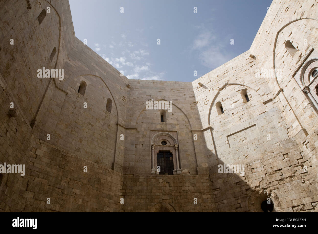 Castel del monte apulia italy hi-res stock photography and images - Alamy