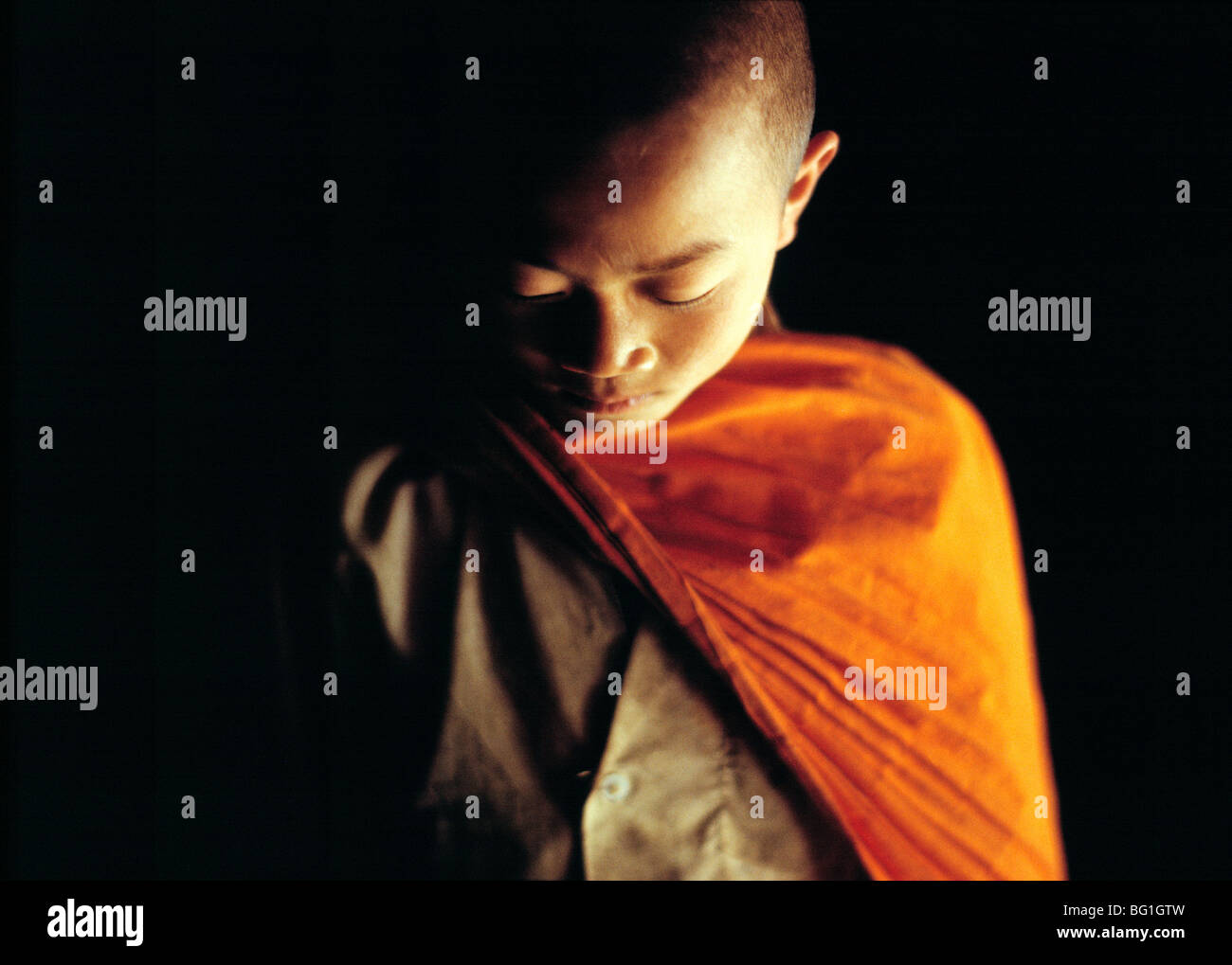 A young Buddhist monk in prayer, Menghai, Yunnan Province, China Stock ...