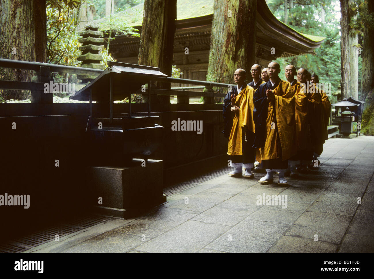 Buddhist monks koyasan hi-res stock photography and images - Alamy