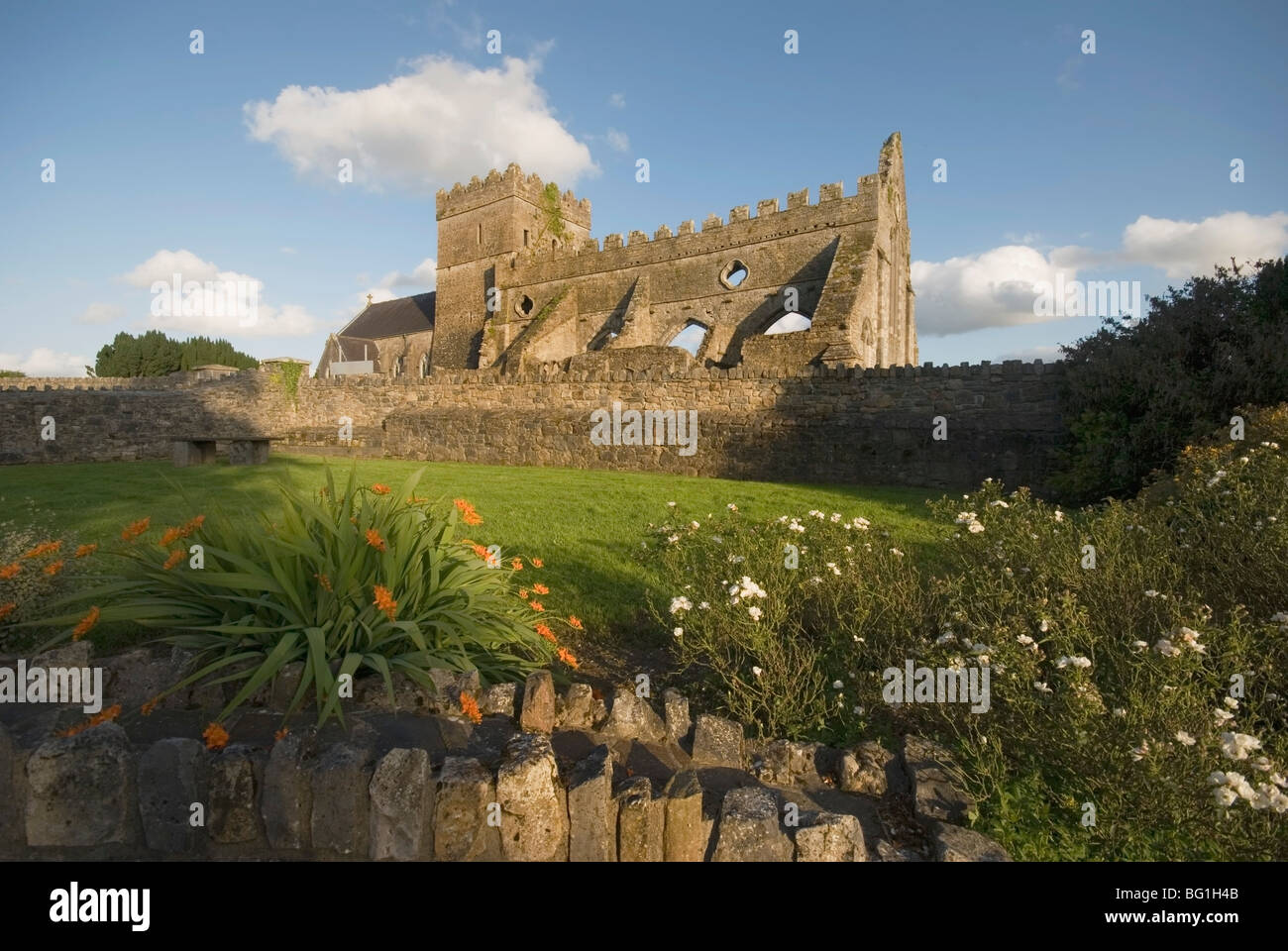 Exterior of church ruins Stock Photo - Alamy