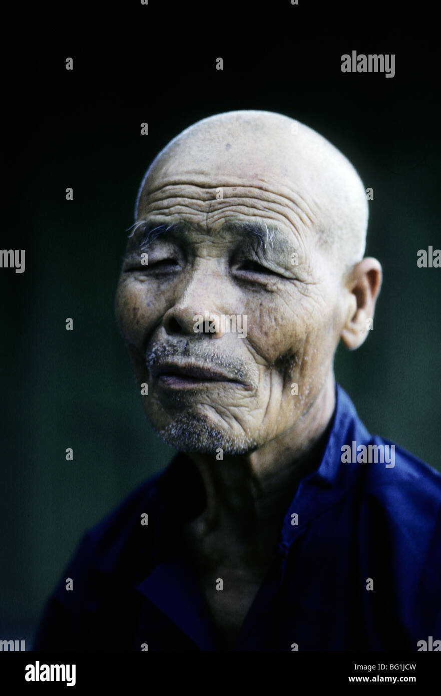 Portrait of elderly Chinese man, Yangshuo, China Stock Photo - Alamy