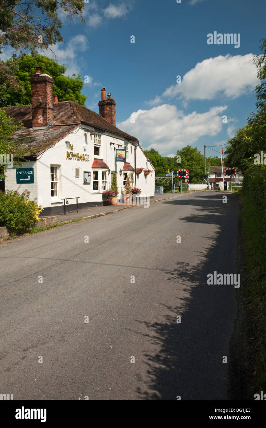 Rowbarge inn woolhampton hi-res stock photography and images - Alamy
