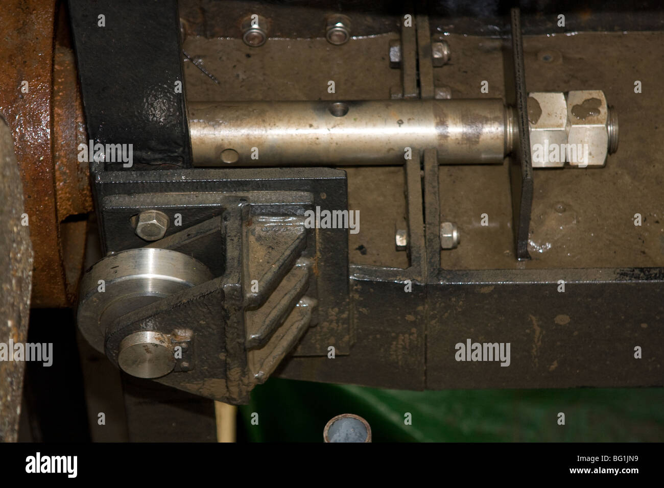 new sluice gate metal engineering winch rollers Stock Photo - Alamy