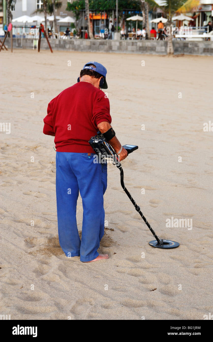Man with metal detector on beach in Spain Stock Photo - Alamy