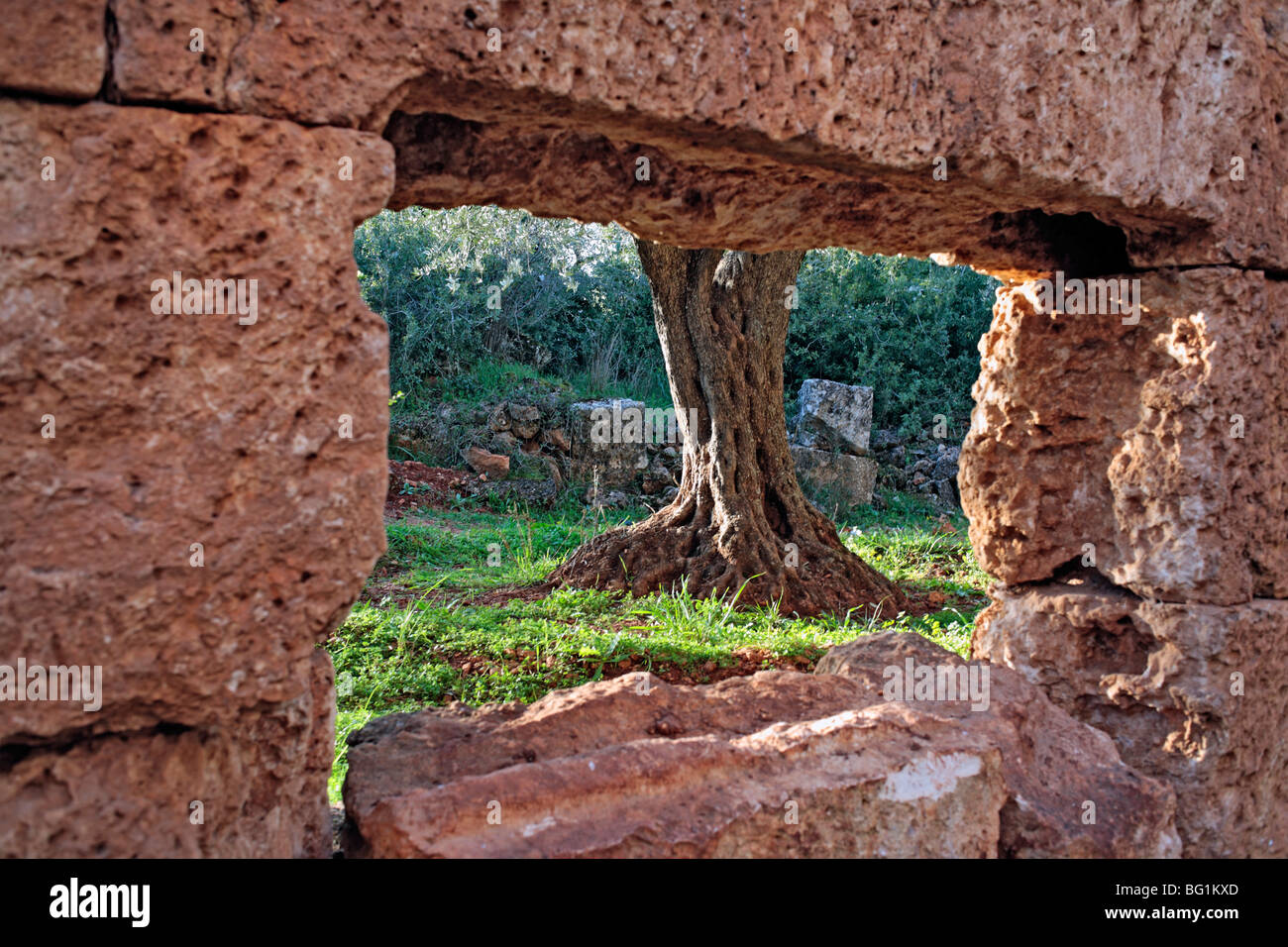 Ancient syrian window hi-res stock photography and images - Alamy