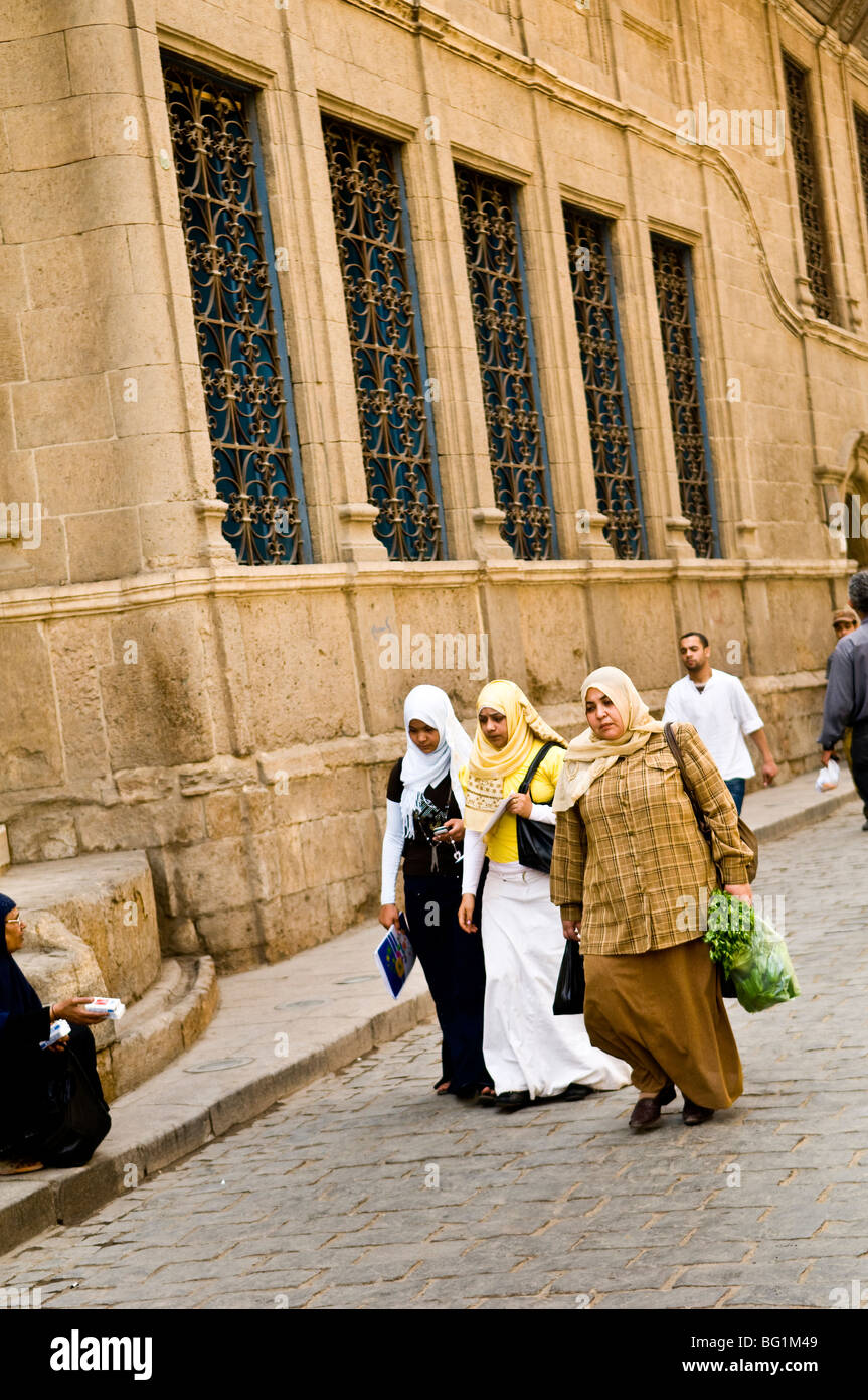 Muslim women street hi-res stock photography and images - Alamy