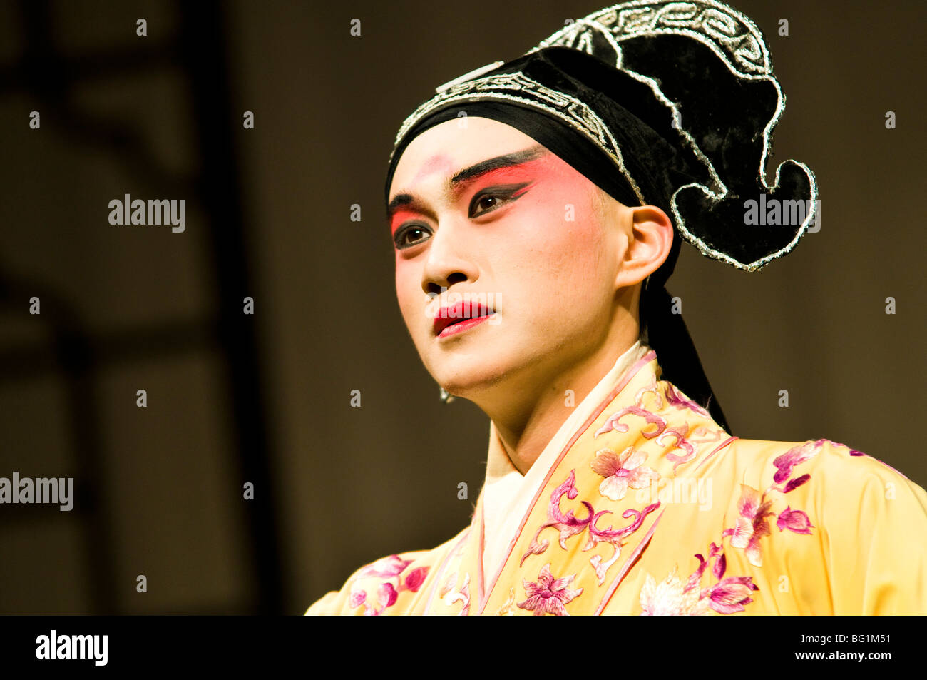 Chinese Kunqu opera performer during the show Stock Photo - Alamy