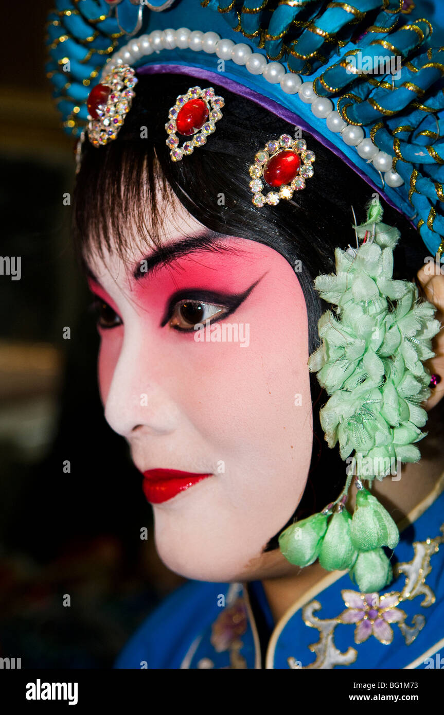 Chinese Kunqu opera performer during the show Stock Photo - Alamy