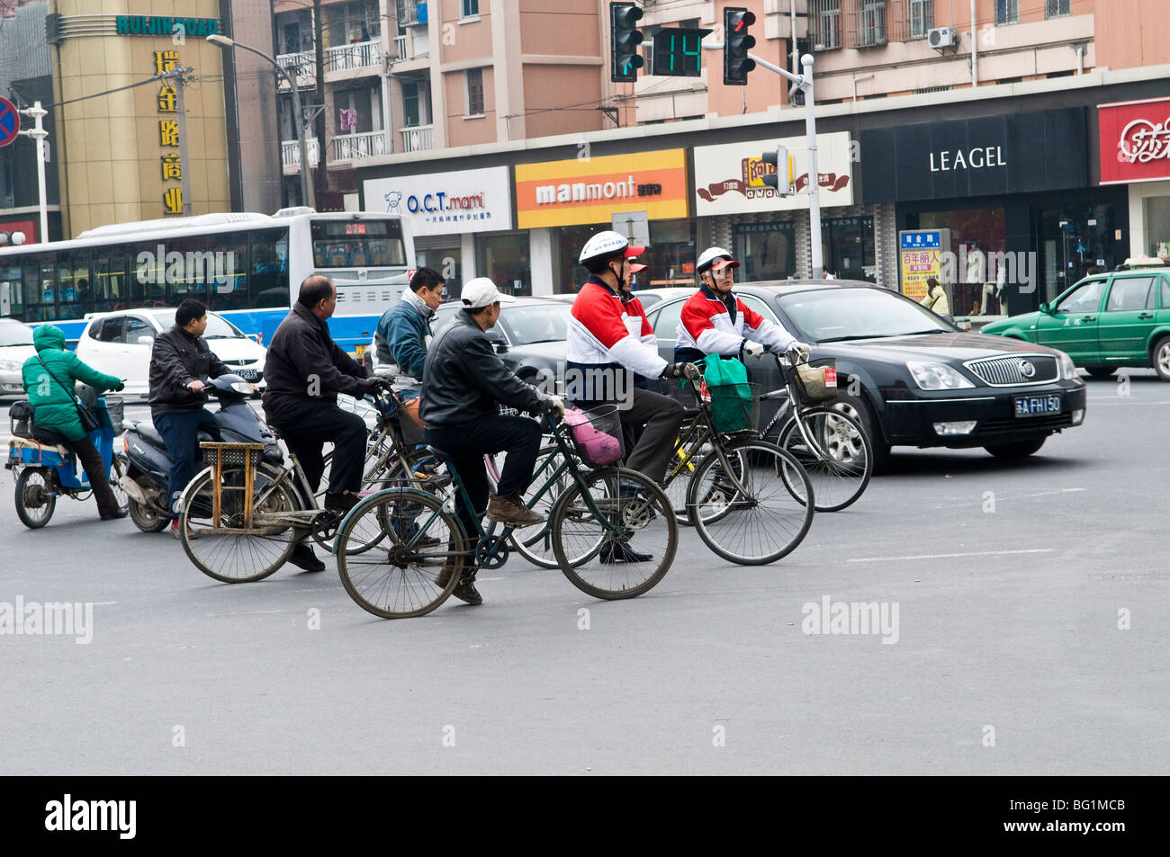 Chinese street scene chengdu hi-res stock photography and images - Alamy