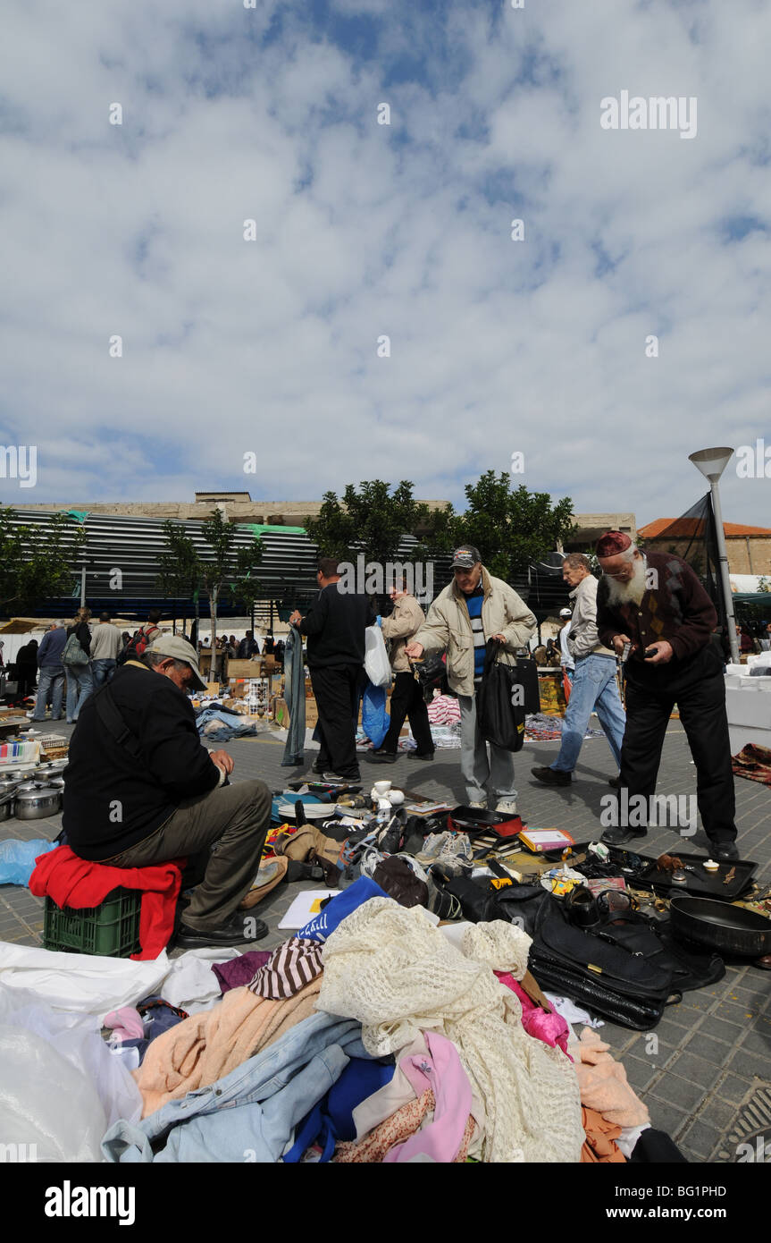 buyers and sellers at open air flea market Tel aviv Israel Stock Photo ...