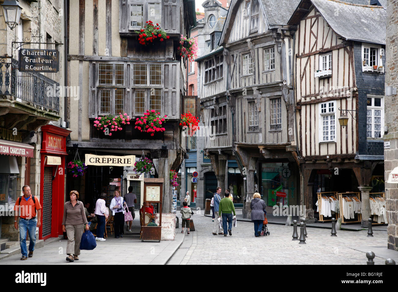 Dinan france hi-res stock photography and images - Alamy