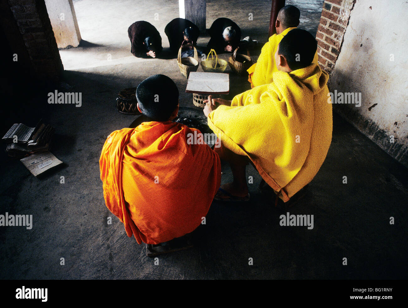 Buddhist monk young chinese woman hi-res stock photography and images ...