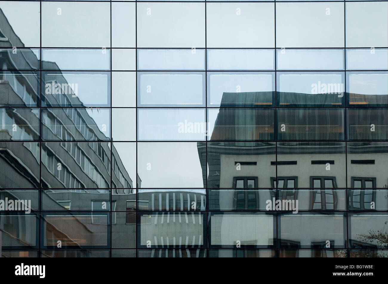 Reflection architecture hi-res stock photography and images - Alamy