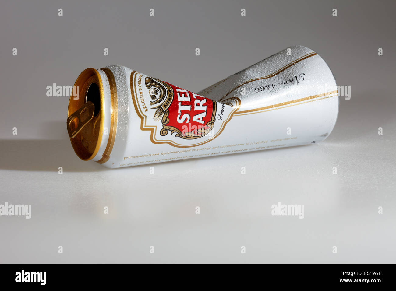 Empty beer can hi-res stock photography and images - Alamy