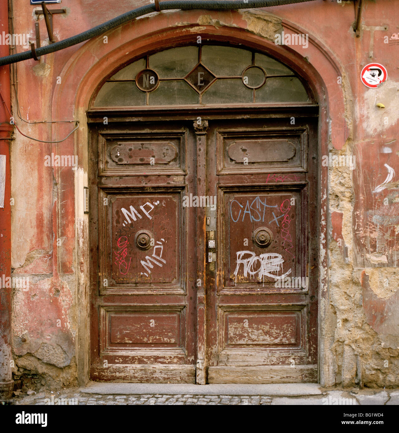 Slum poverty derelict property dereliction house hi-res stock ...