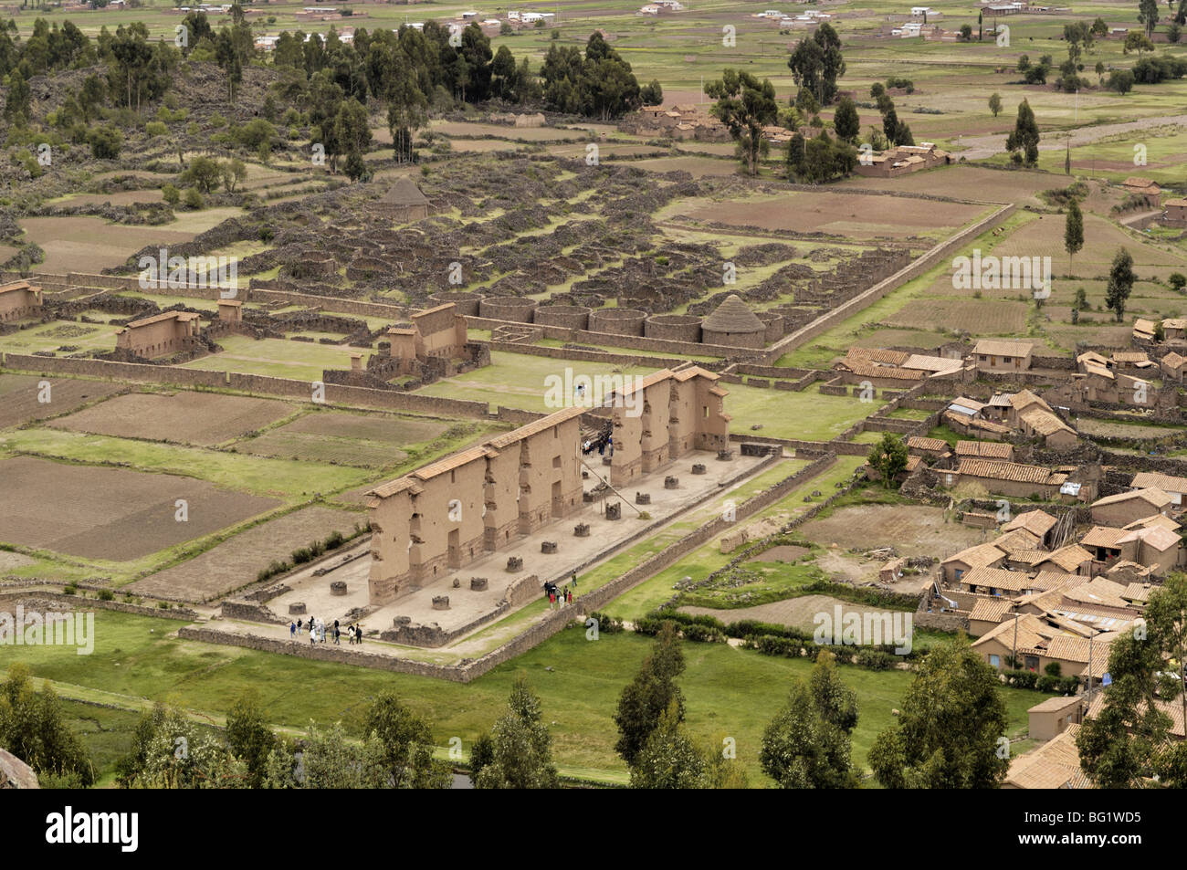 Inca ruins temple wiracocha raqchi hi-res stock photography and images ...