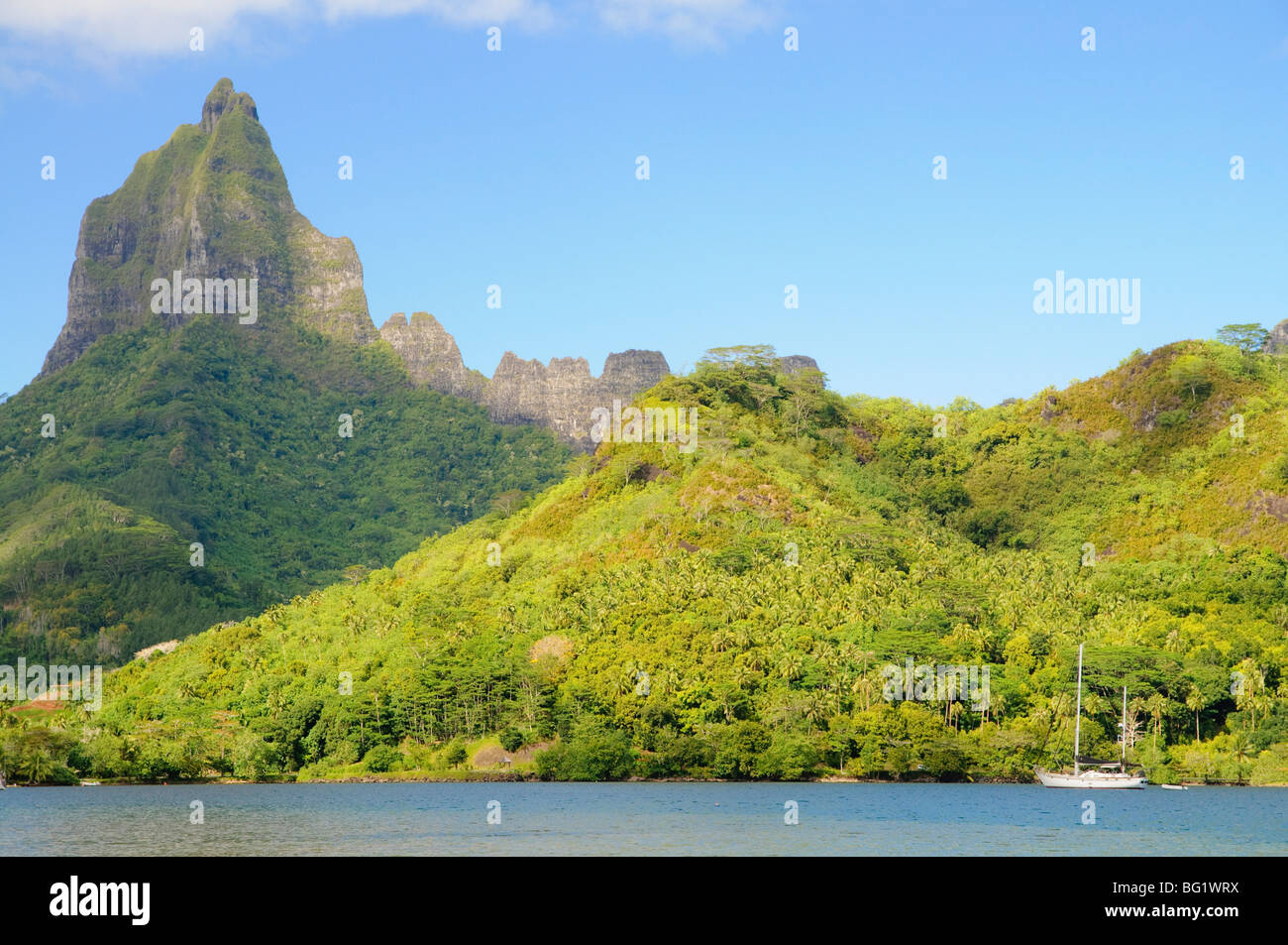 Opunohu Bay and Mount Mauaroa, Moorea, French Polynesia, South Pacific ...