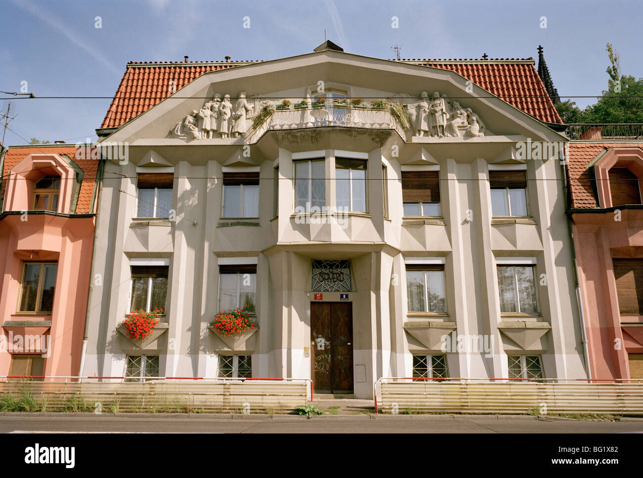 Triple cubist house hi-res stock photography and images - Alamy