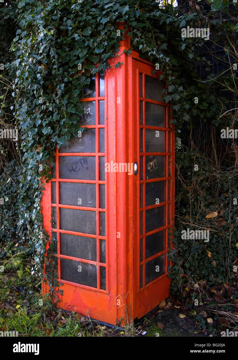 Public red telephone box hi-res stock photography and images - Alamy