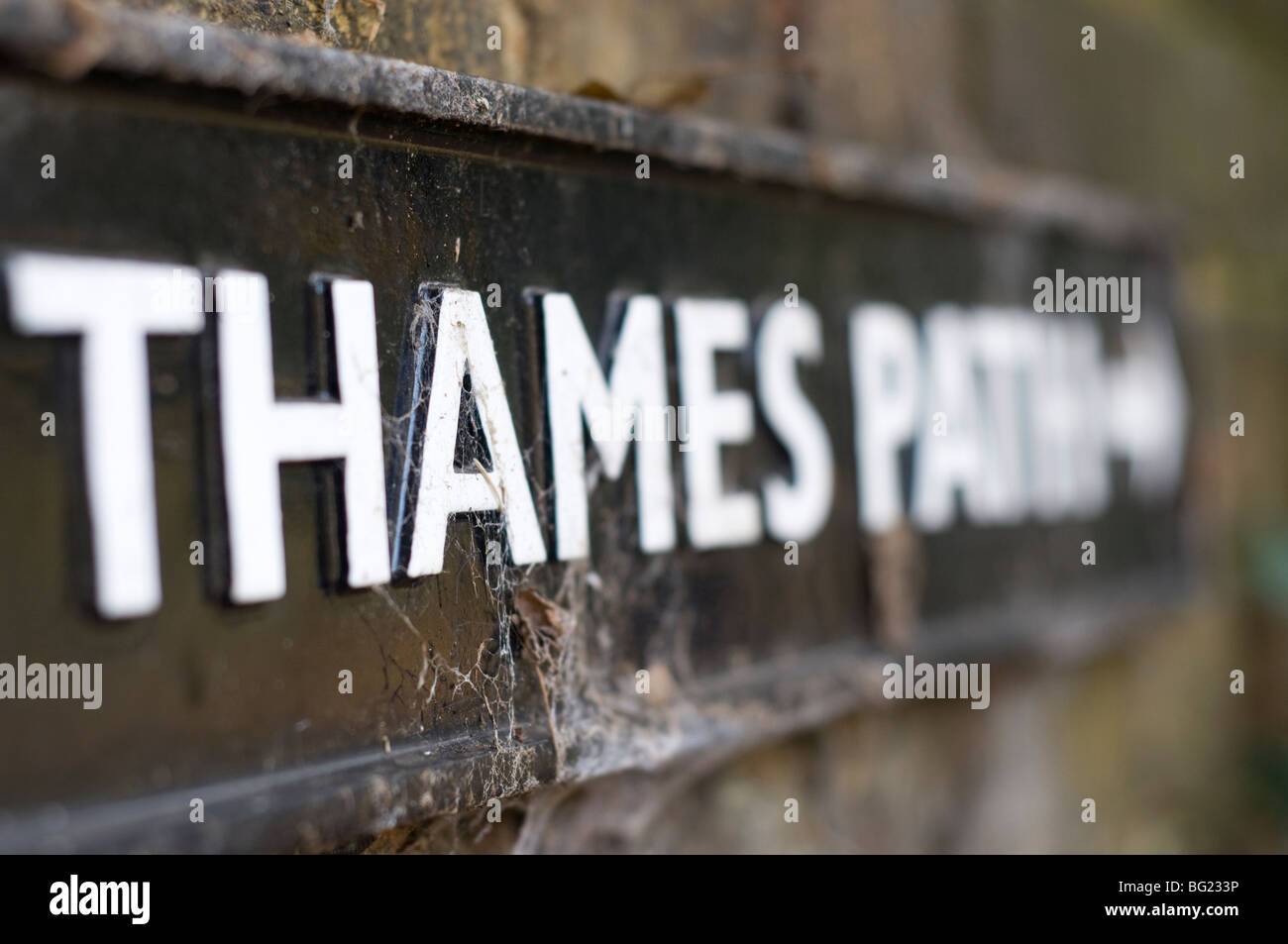 Thames path directions twickenham hi-res stock photography and images ...