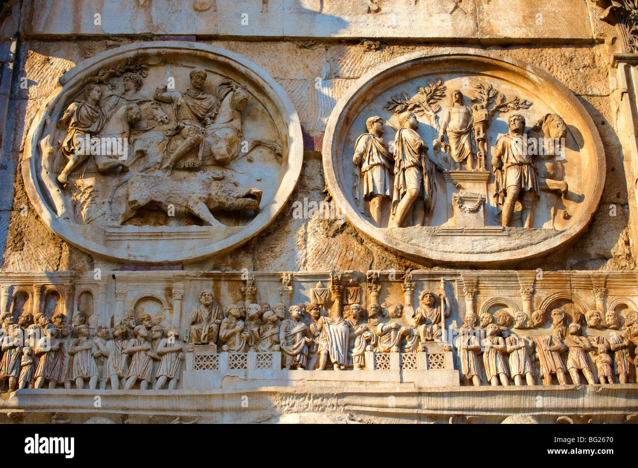 Roman sculptural decorations on The Arch Of Constantine built to ...