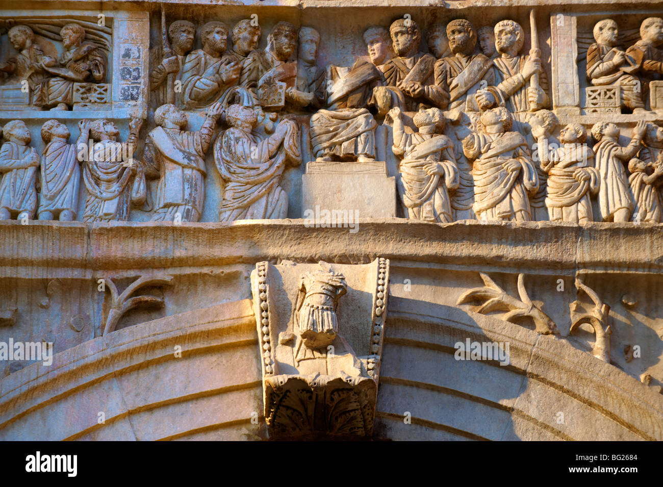 Roman sculptural decorations on The Arch Of Constantine built to ...
