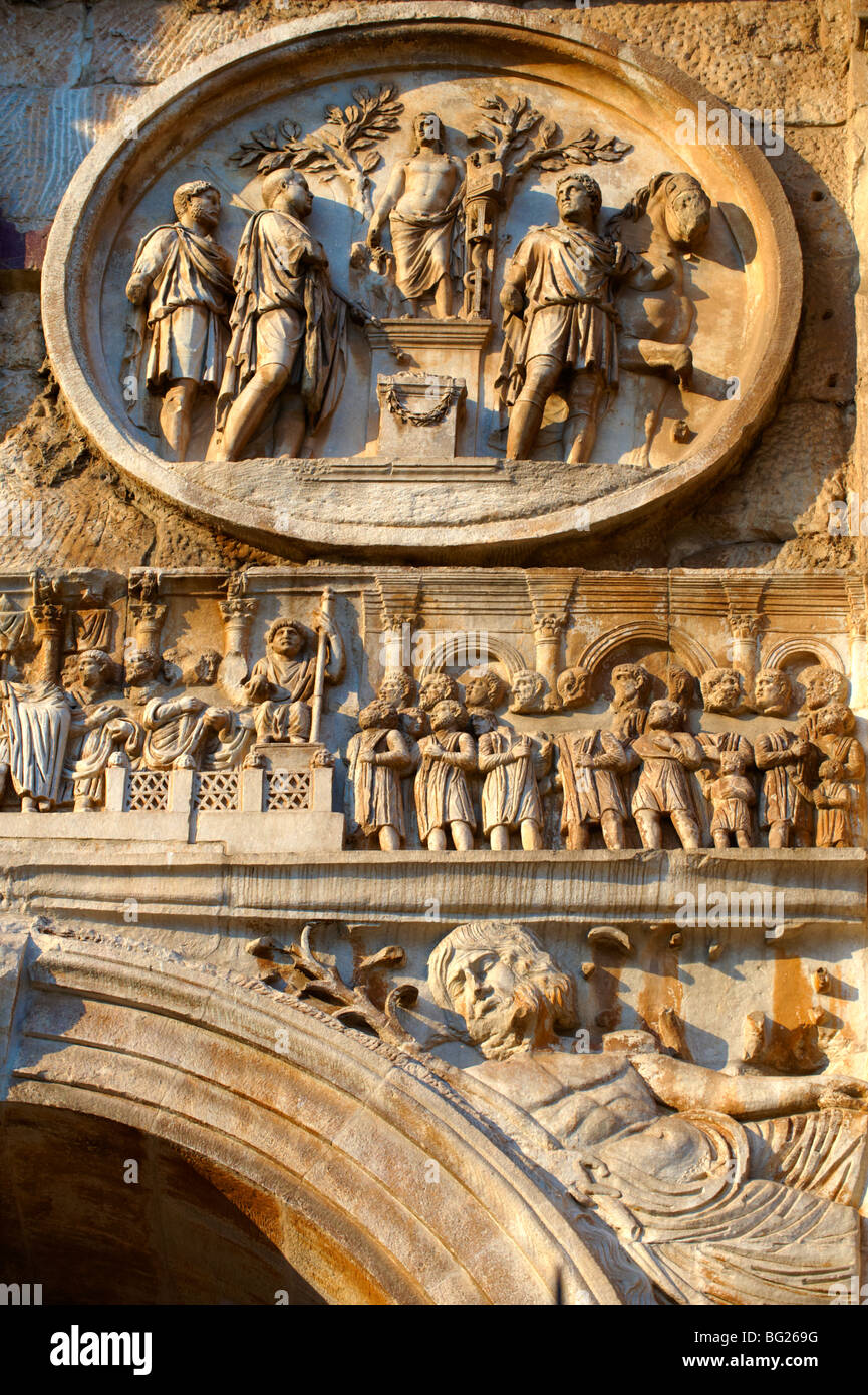 Roman sculptural decorations on The Arch Of Constantine built to ...