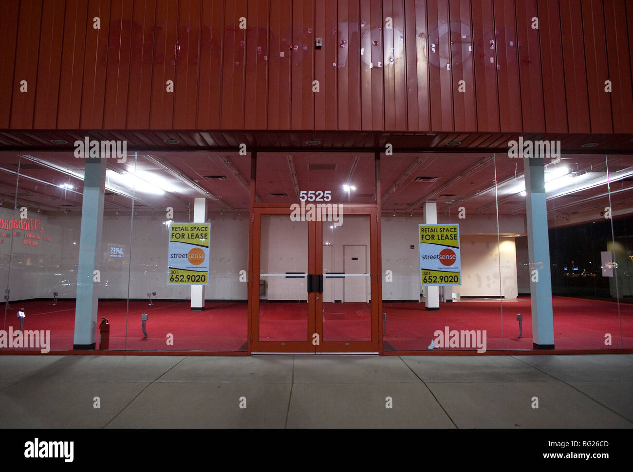 Vacant store lease in hi-res stock photography and images - Alamy