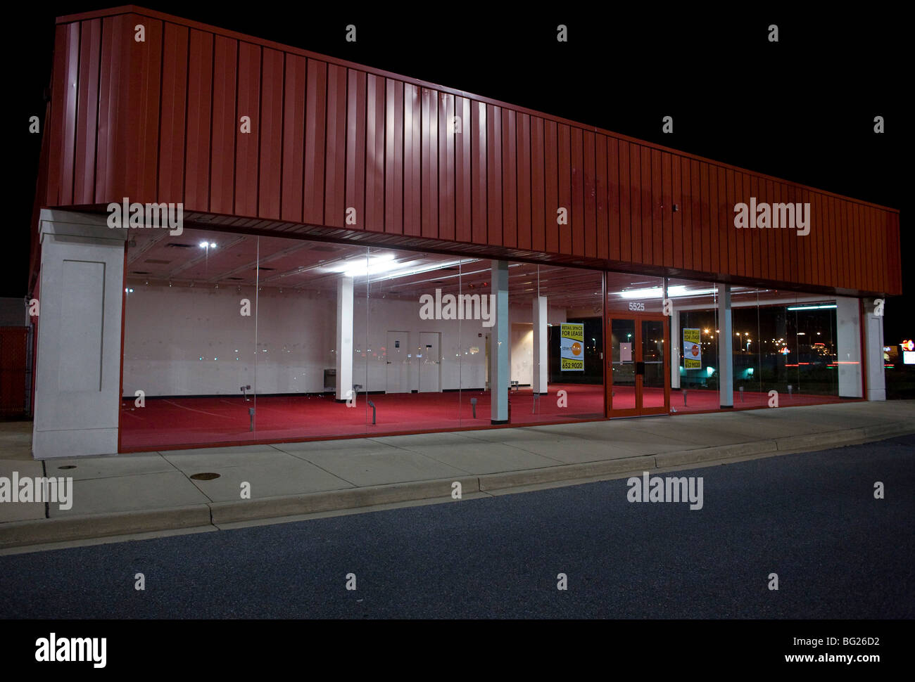 Empty retail to let hi-res stock photography and images - Alamy