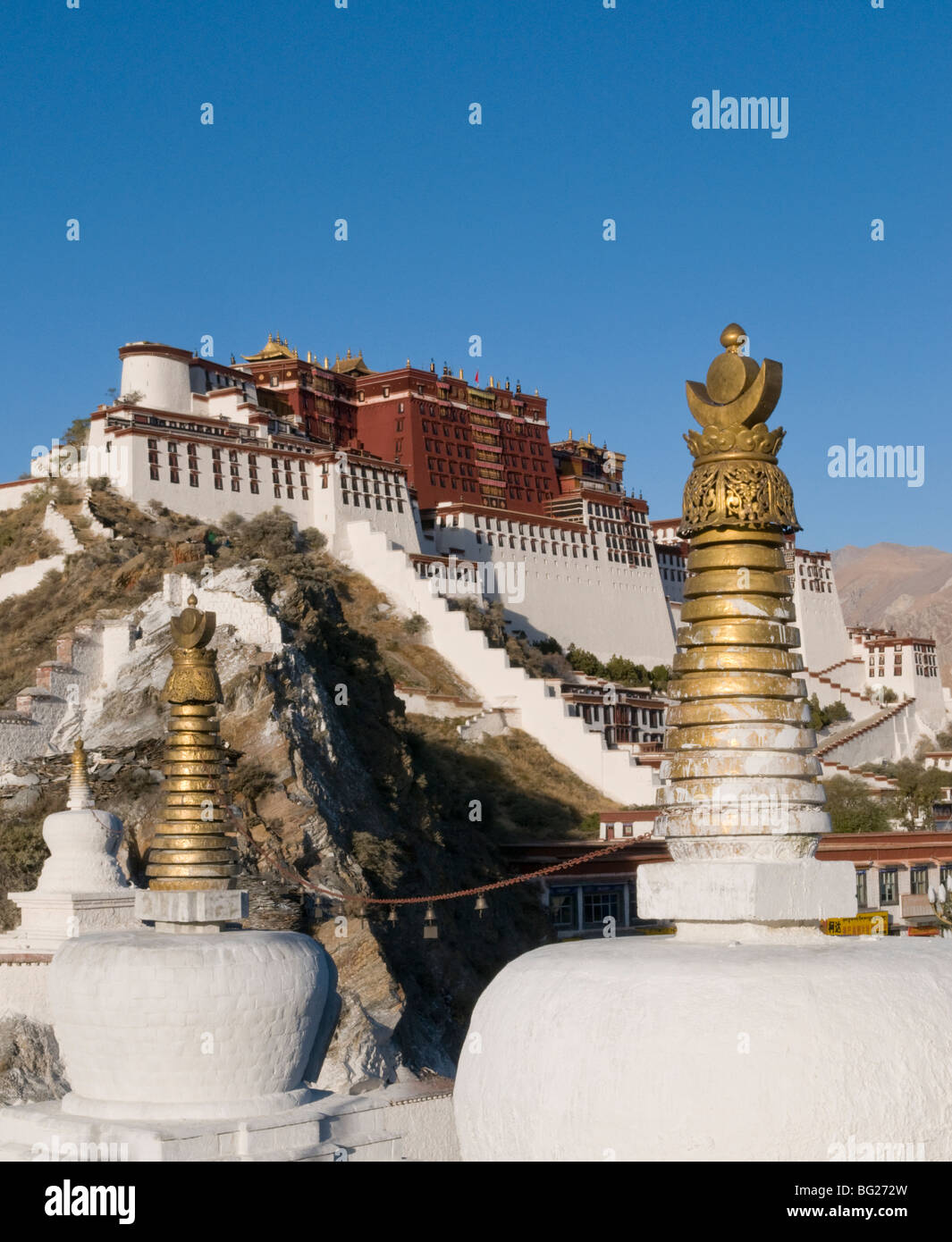 Potala place lhasa tibet hi-res stock photography and images - Alamy