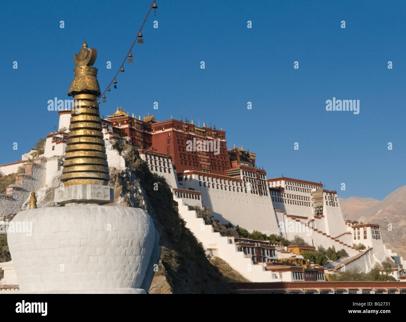 Potala temple hi-res stock photography and images - Alamy