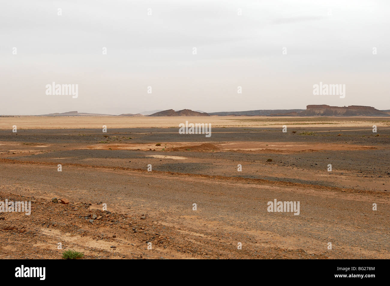 A landscape of the sahara desert in Morocco Stock Photo - Alamy