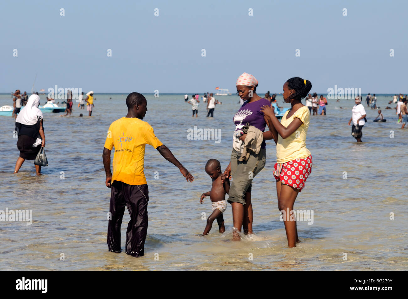African woman mombasa beach hi-res stock photography and images - Alamy