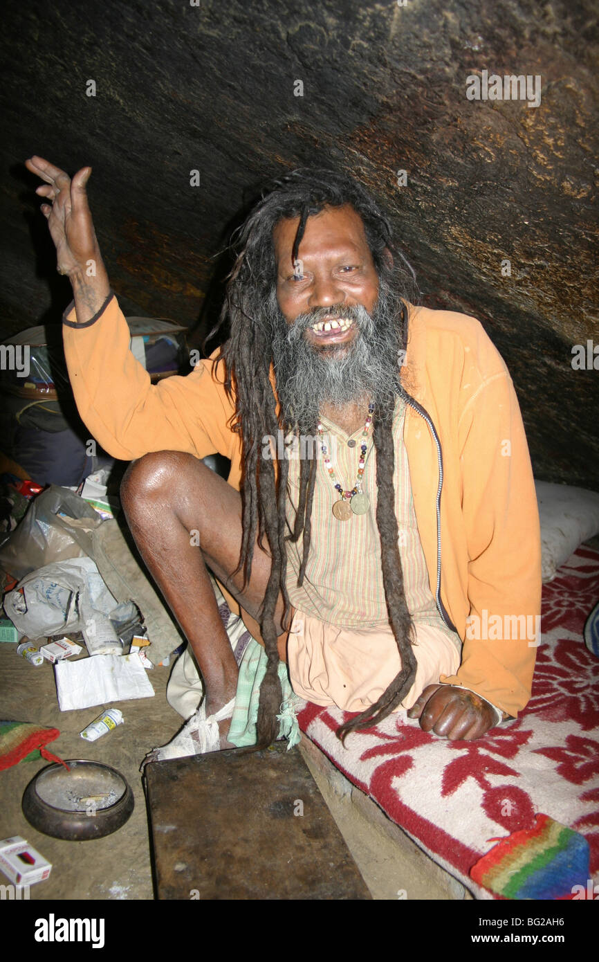 Cave in the jungle hi-res stock photography and images - Alamy