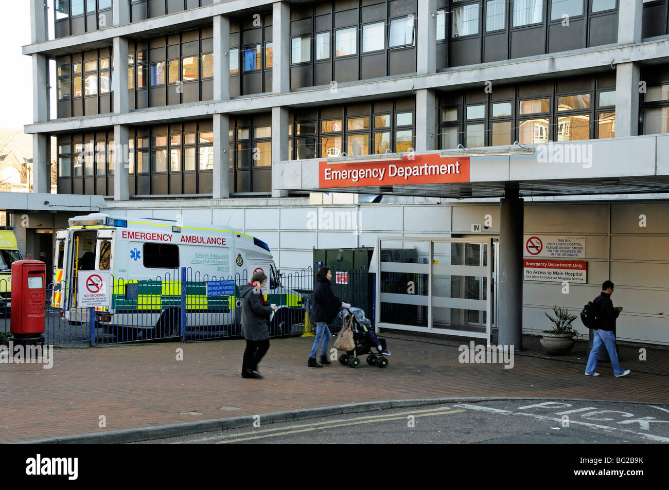 Emergency Entrance Whittington Hospital with people and ambulance ...