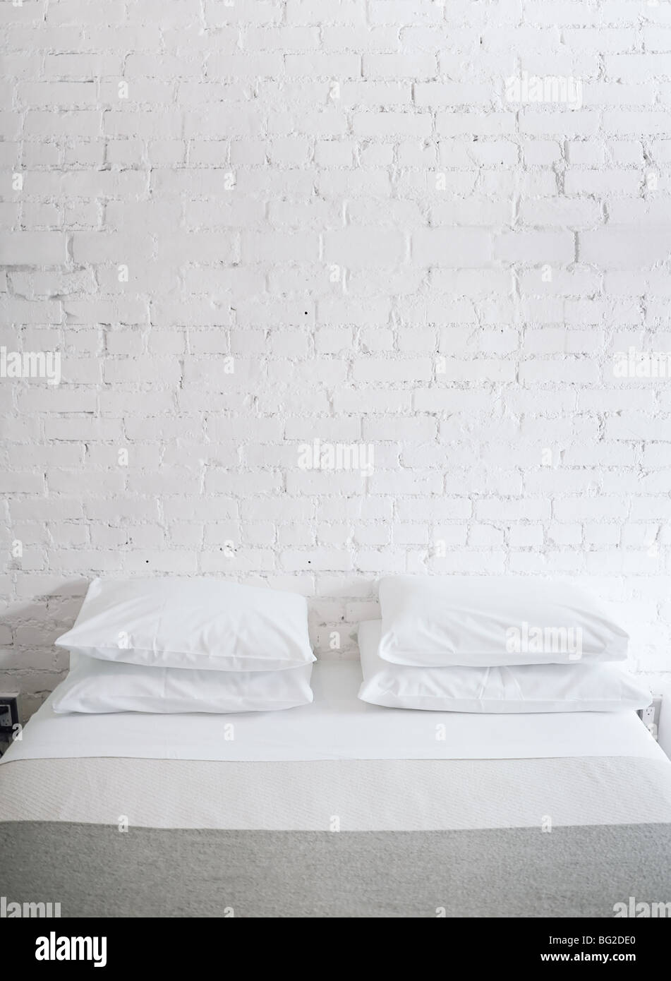 Luxury throw on bed hi-res stock photography and images - Alamy