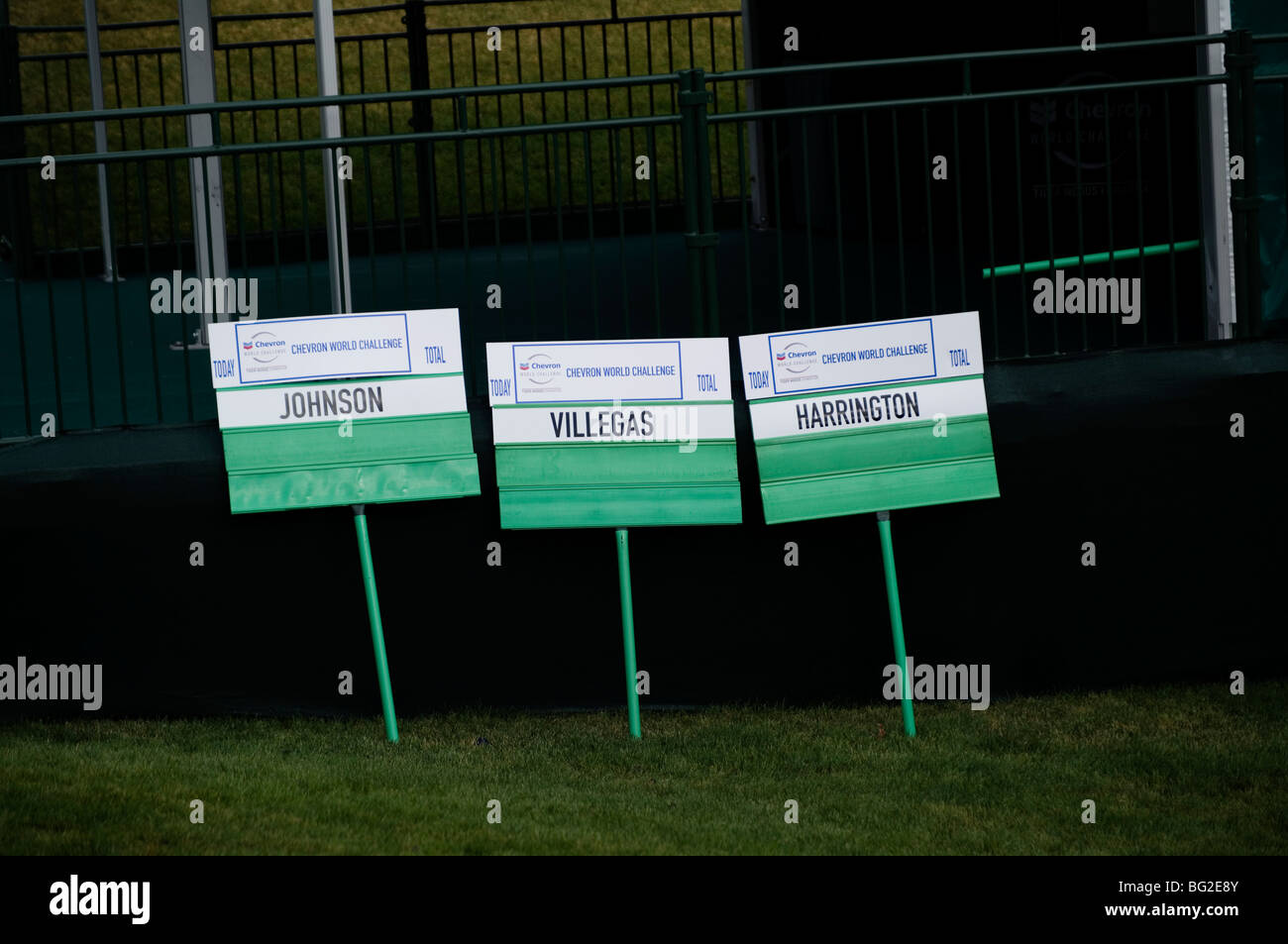 Chevron signs hi-res stock photography and images - Alamy