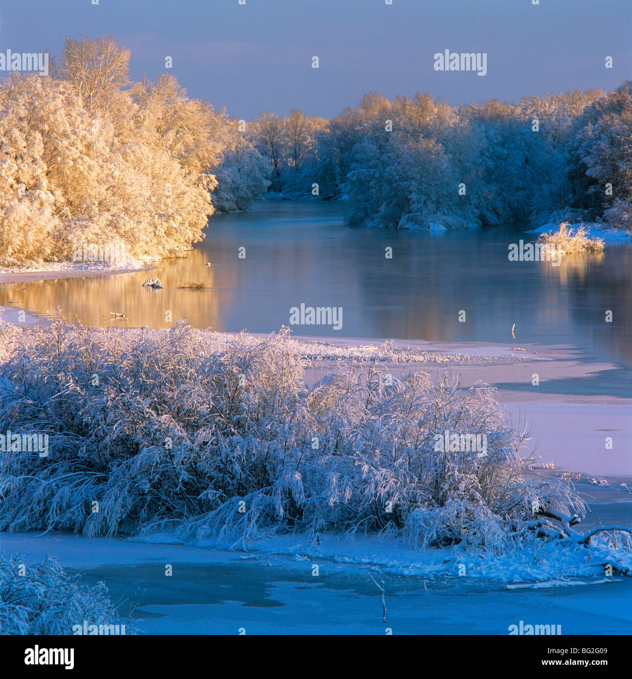 Village river in siberia hi-res stock photography and images - Alamy