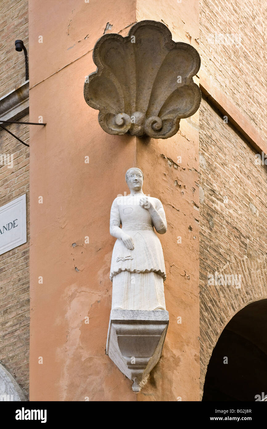 Bonissima statue, Piazza Grande, Modena, Italy Stock Photo - Alamy