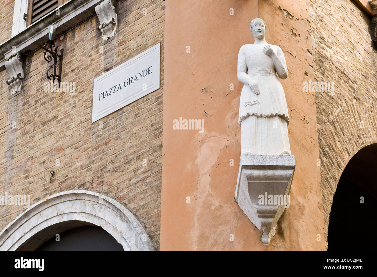 Bonissima statue, Piazza Grande, Modena, Italy Stock Photo - Alamy
