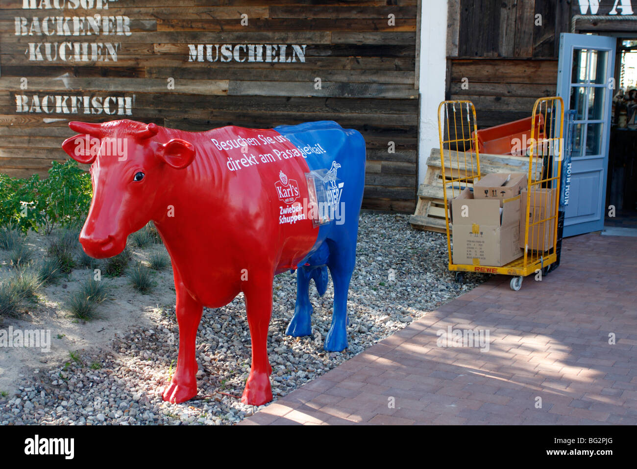 Cow statue hi-res stock photography and images - Alamy