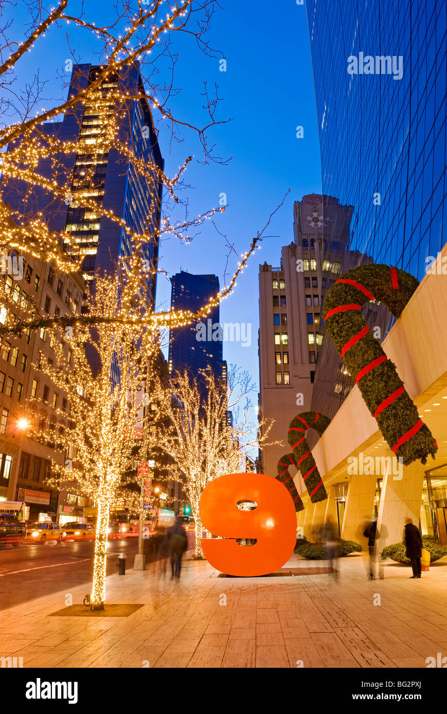 Christmas New York 57th Street Fifth Avenue Stock Photo - Alamy