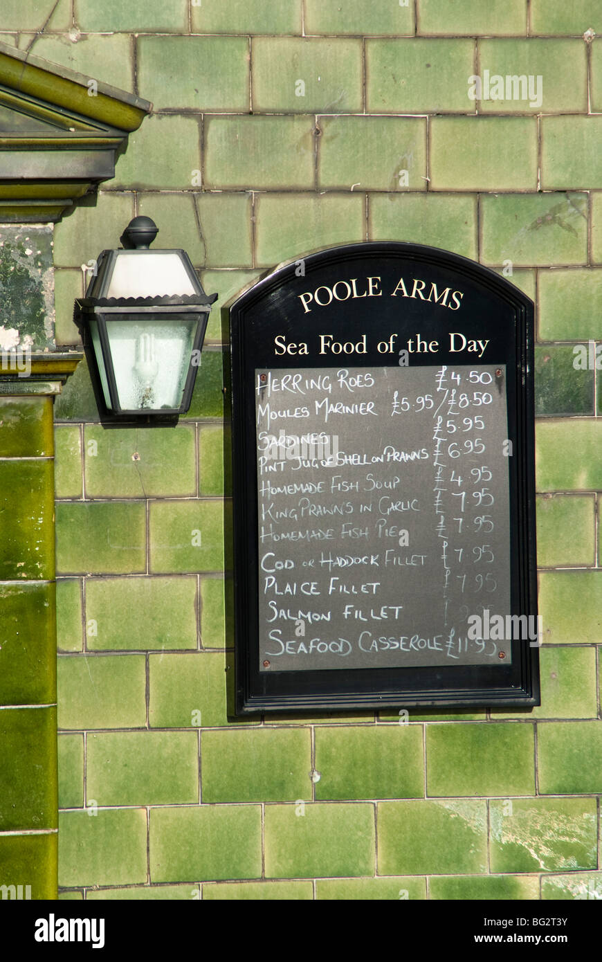 Poole Arms, an historic public house on the quayside in Poole, Dorset ...