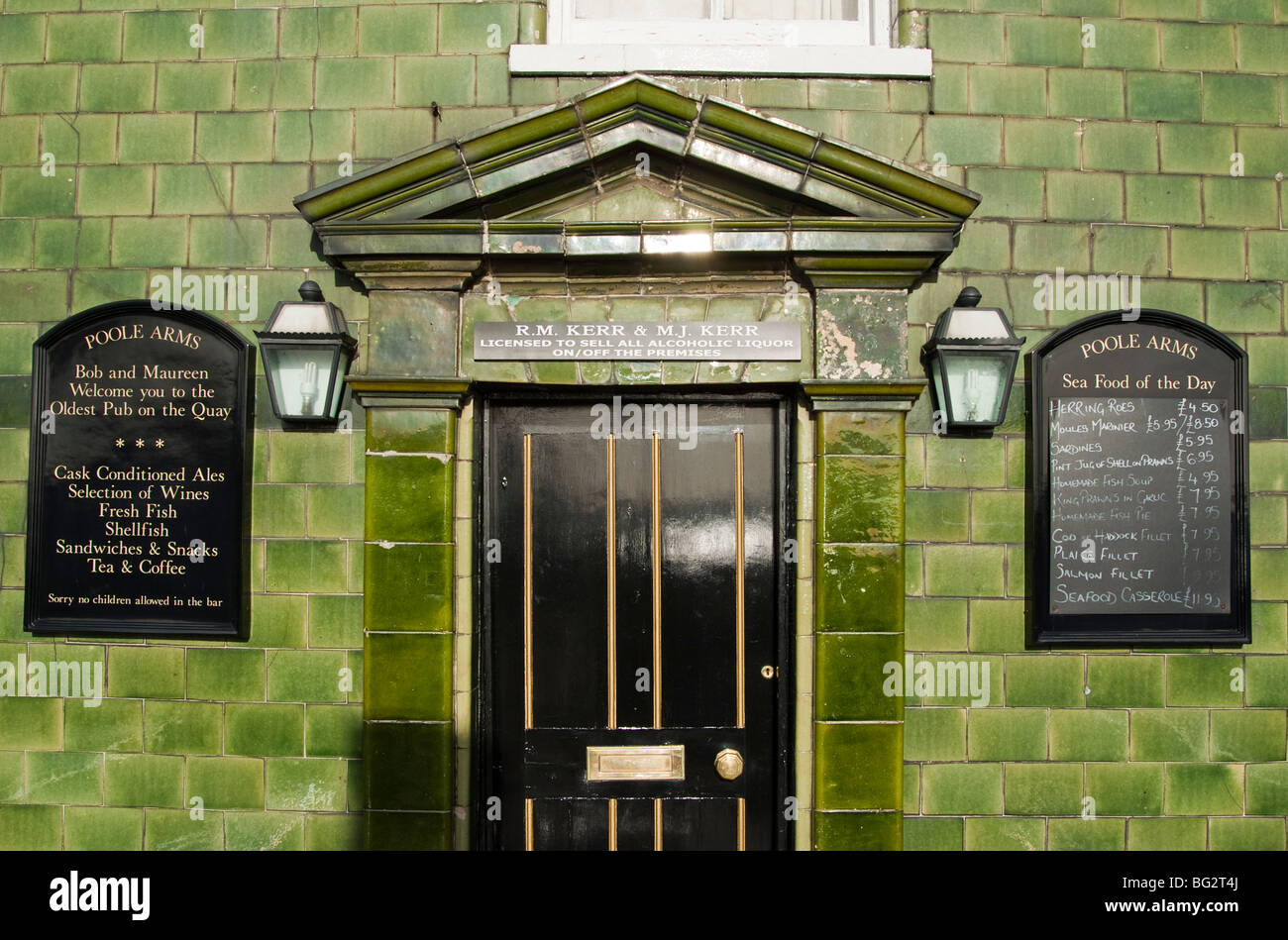 Poole Arms, an historic public house on the quayside in Poole, Dorset ...