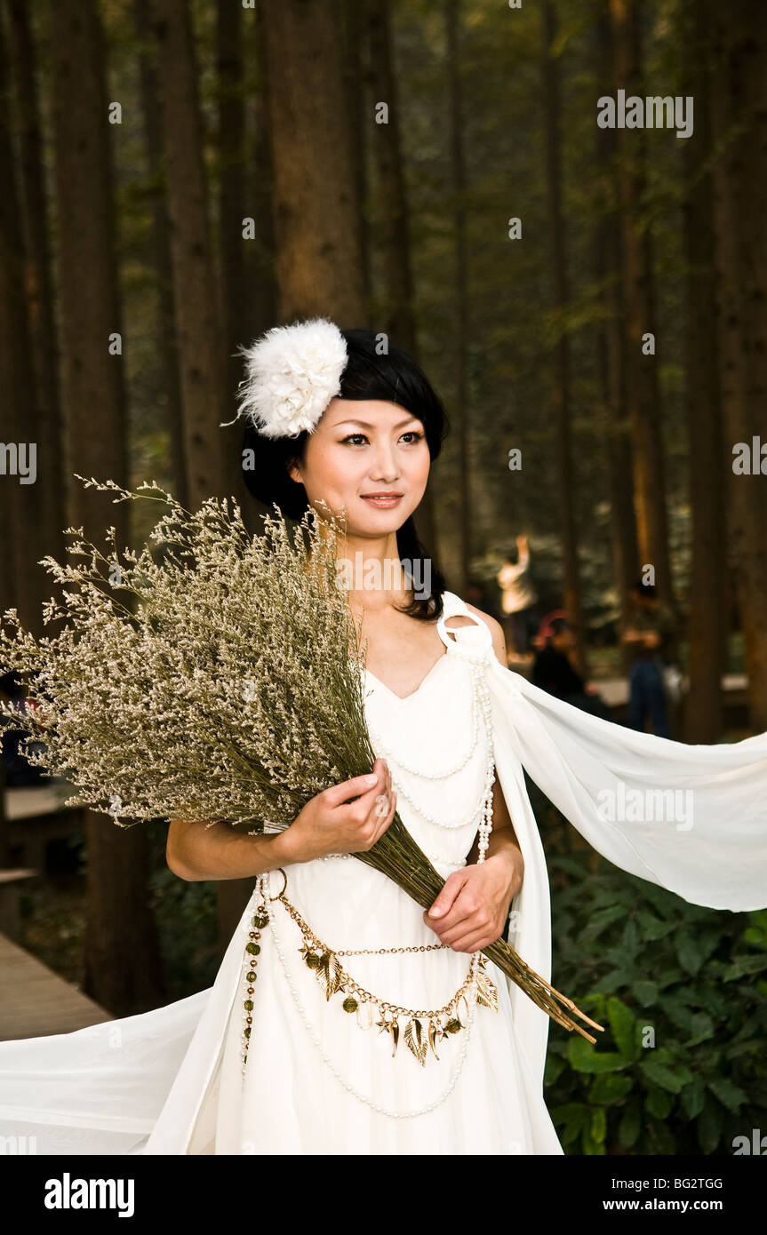A beautiful Chinese bride Stock Photo - Alamy