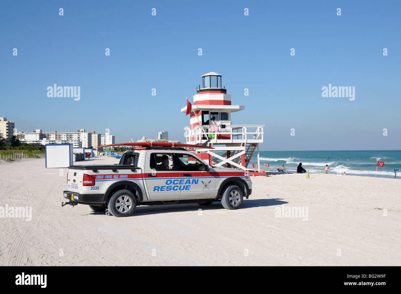 Lifeguard station on miami beach hi-res stock photography and images ...