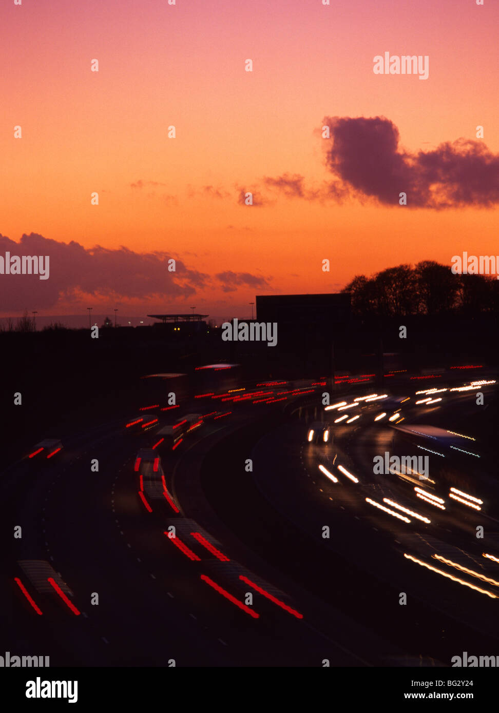 Night time traffic on the m1 motorway hi-res stock photography and ...