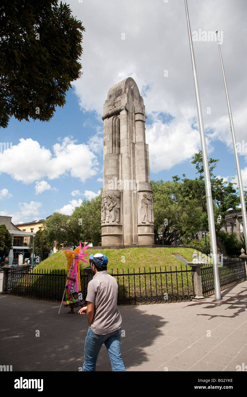 Monument in the Parque Centro America in Quetzaltenango Guatemala Stock ...